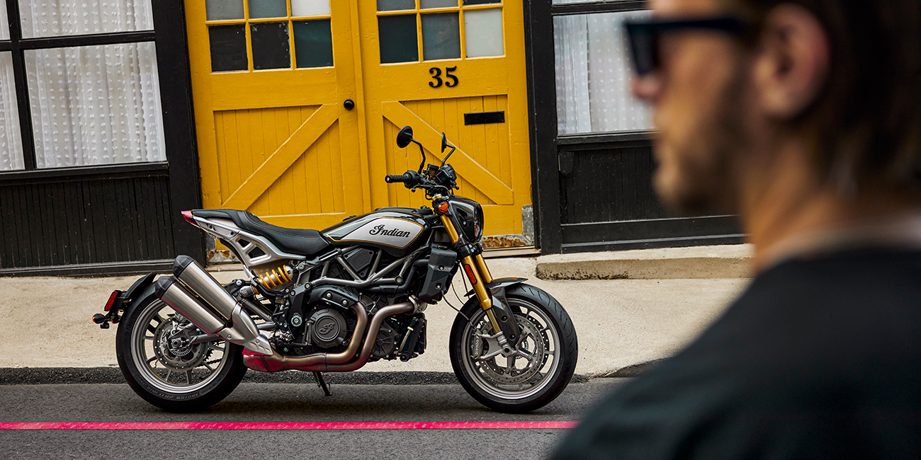 FTR R Carbon | Indian® Motorcycles - JP